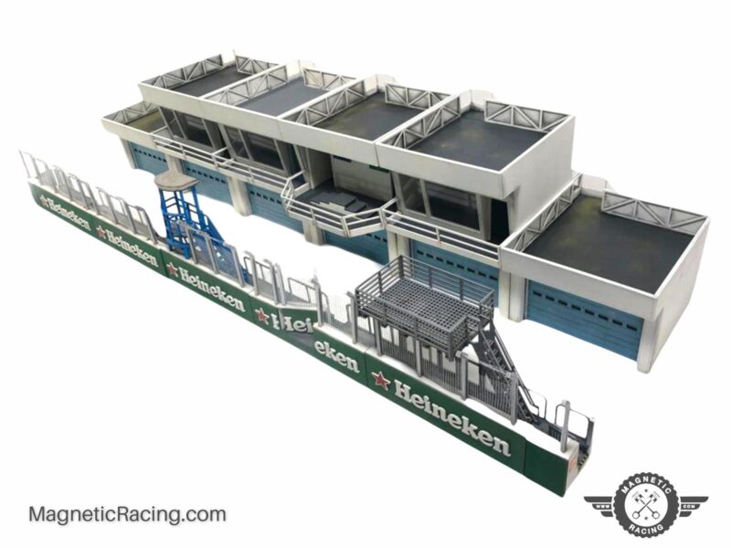 #037s Standard Pit Walls (Pair) (1:32 Scale)